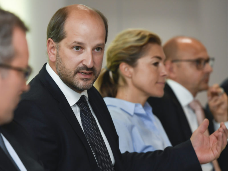 Le syndic de Lausanne veut un AG à 100 francs pour les jeunes | LFM la ...