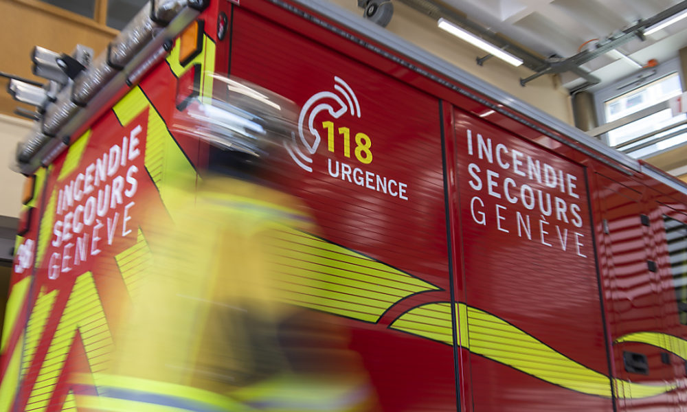 La bise fait tomber un peuplier: une dizaine de véhicules abimés | LFM ...