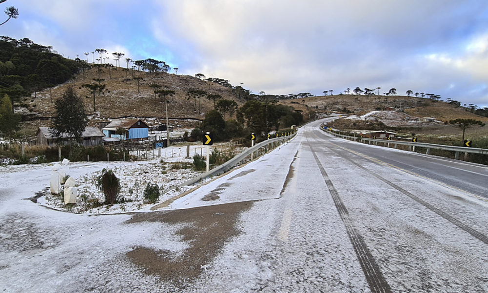 Vague de froid sous les tropiques: le Brésil grelotte | LFM la radio