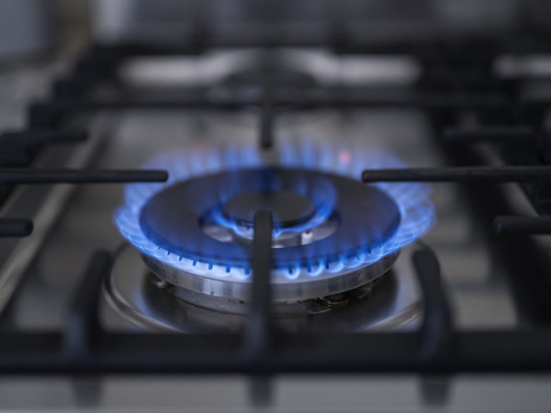 Le gaz s'envole et frôle les 150 euros le MWh, le pétrole faiblit | LFM ...