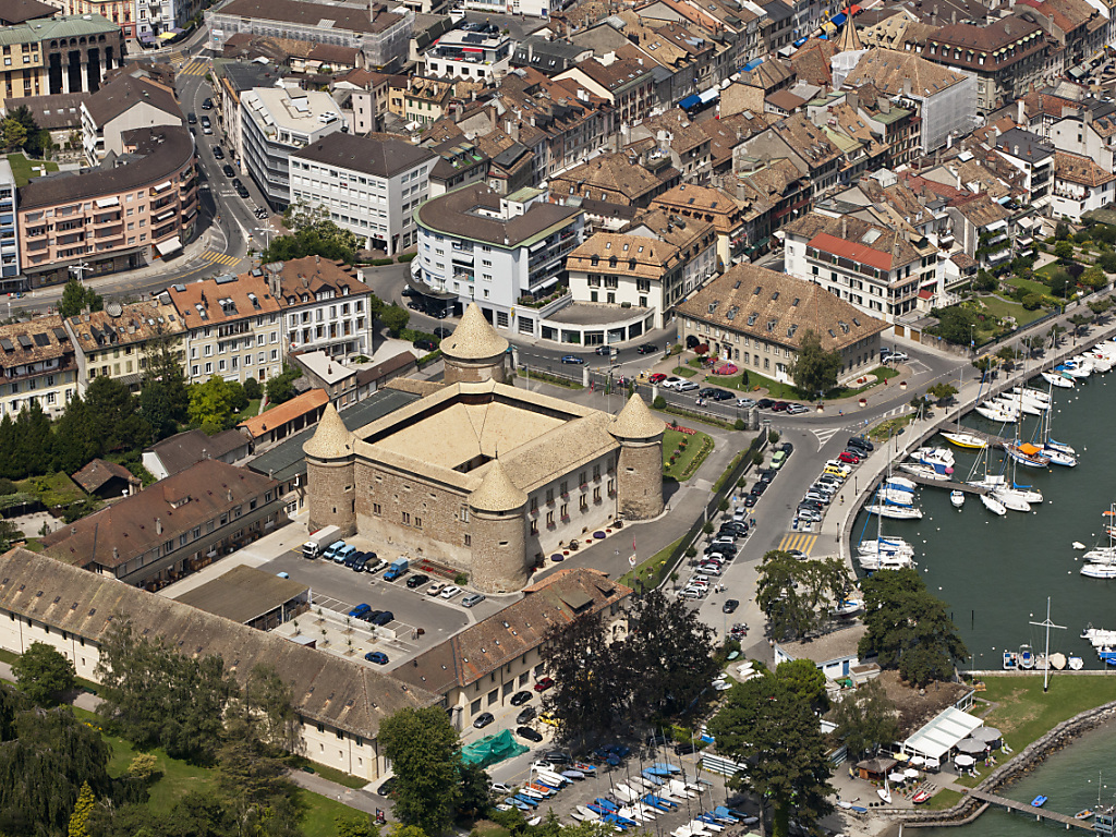 Fresque géante de l'artiste franco-suisse Saype à Villars (VD) | LFM la ...