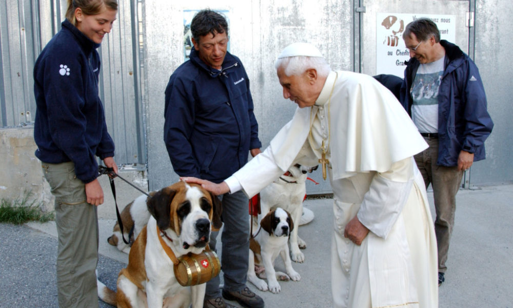 Le pape émérite Benoît XVI et ses liens avec la Suisse | LFM la radio