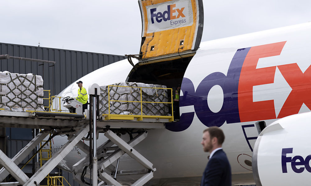 Nouvelles mesures d'économies chez FedEx, l'activité ralentit | LFM la ...