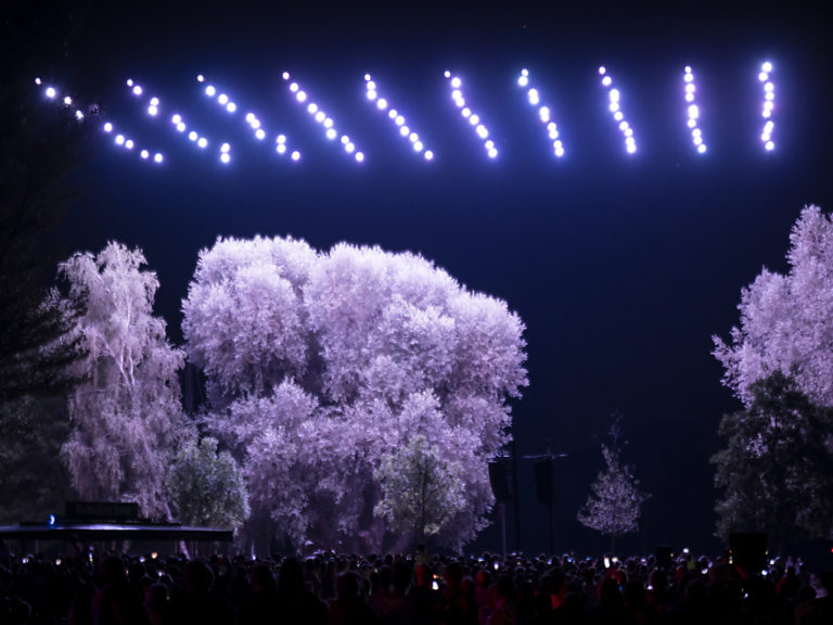 Un spectacle de drones lumineux pour animer la rade genevoise | LFM la ...
