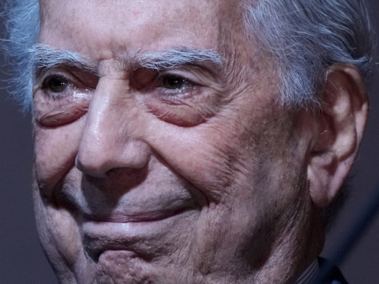 Reçu à l'Académie française, Mario Vargas Llosa critique la Russie ...
