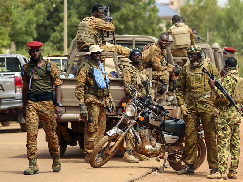 Le Burkina Faso propose de créer "une fédération" avec le Mali | LFM la ...