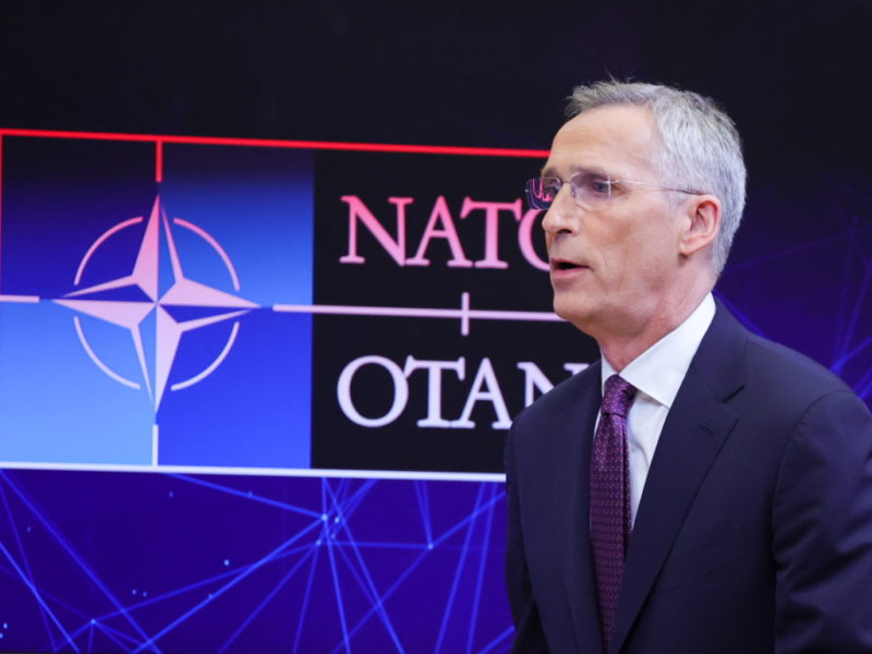 L'Otan doit soutenir la contre-offensive ukrainienne (Stoltenberg ...