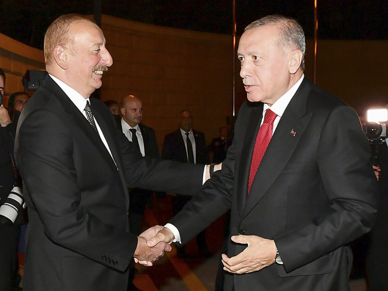 En visite en Azerbaïdjan, Erdogan affiche son alliance avec Aliev | LFM ...