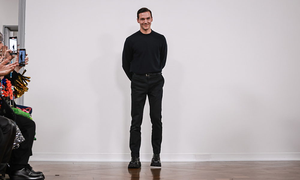 Le styliste valaisan Kévin Germanier lauréat du prix Rünzi 2023 | LFM ...