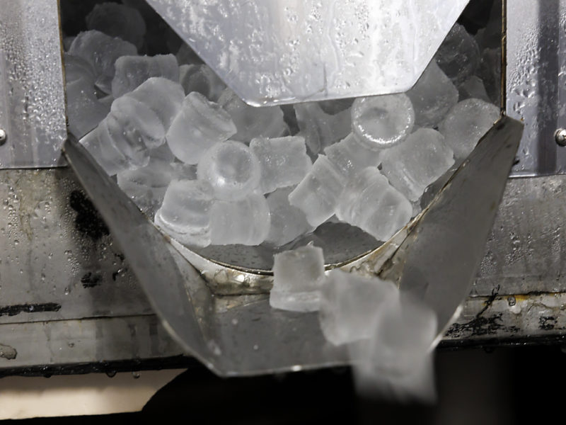 Des tonnes de glaçons fabriqués par une jeune entreprise genevoise ...