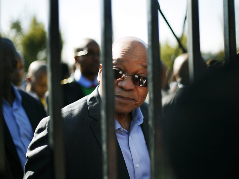 Jacob Zuma s'est présenté en prison, avant d'être aussitôt libéré | LFM ...