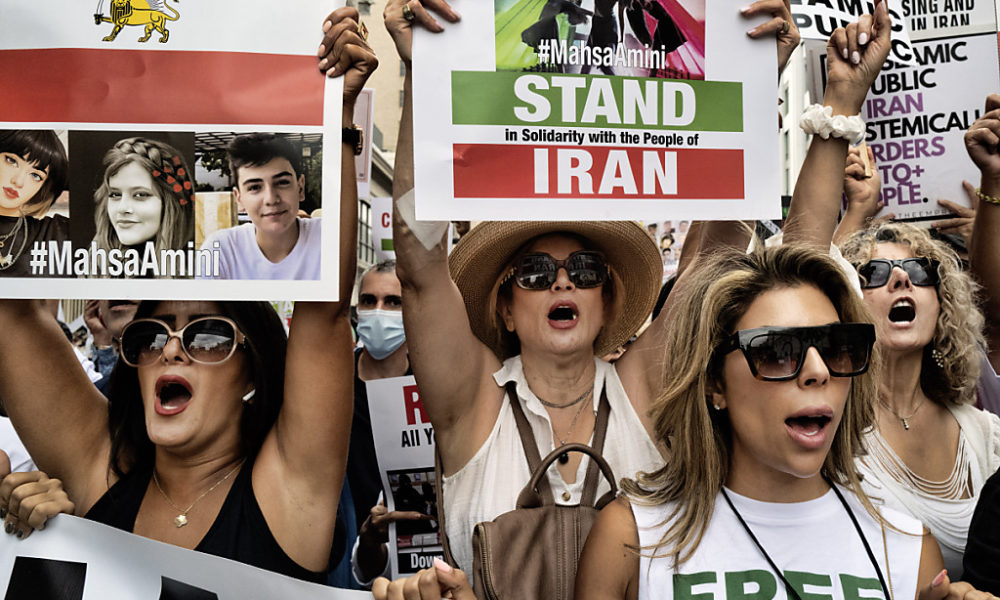 Répression et chagrin un an après la mort de Mahsa Amini en Iran | LFM ...