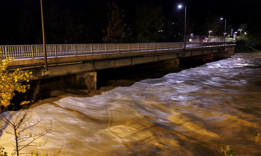 La montée des eaux de l'Arve met Genève sens dessus dessous | LFM la radio