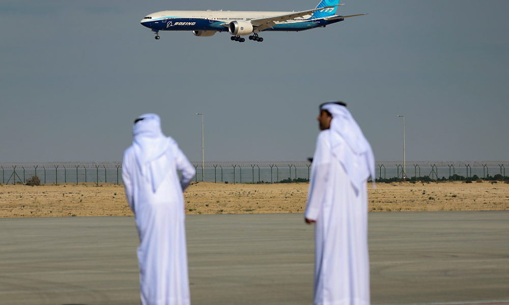 Boeing accumule les commandes au salon aéronautique de Dubaï | LFM la radio