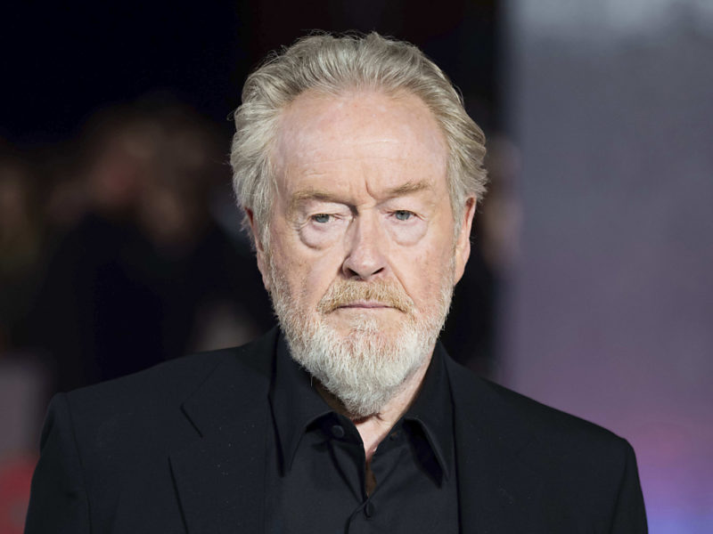Ridley Scott et Emilia Clarke décorés par le roi Charles III | LFM la radio