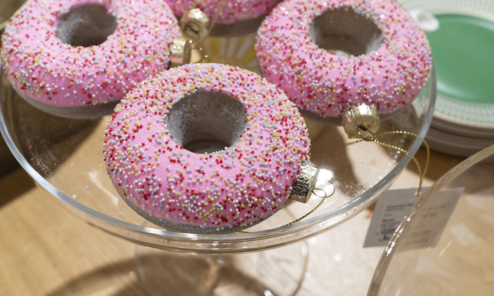 Femme inculpée pour le vol d'un camion rempli de donuts à Sydney | LFM ...