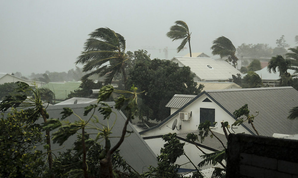 Le cyclone Belal s'éloigne de La Réunion, chaos à l'île Maurice | LFM ...