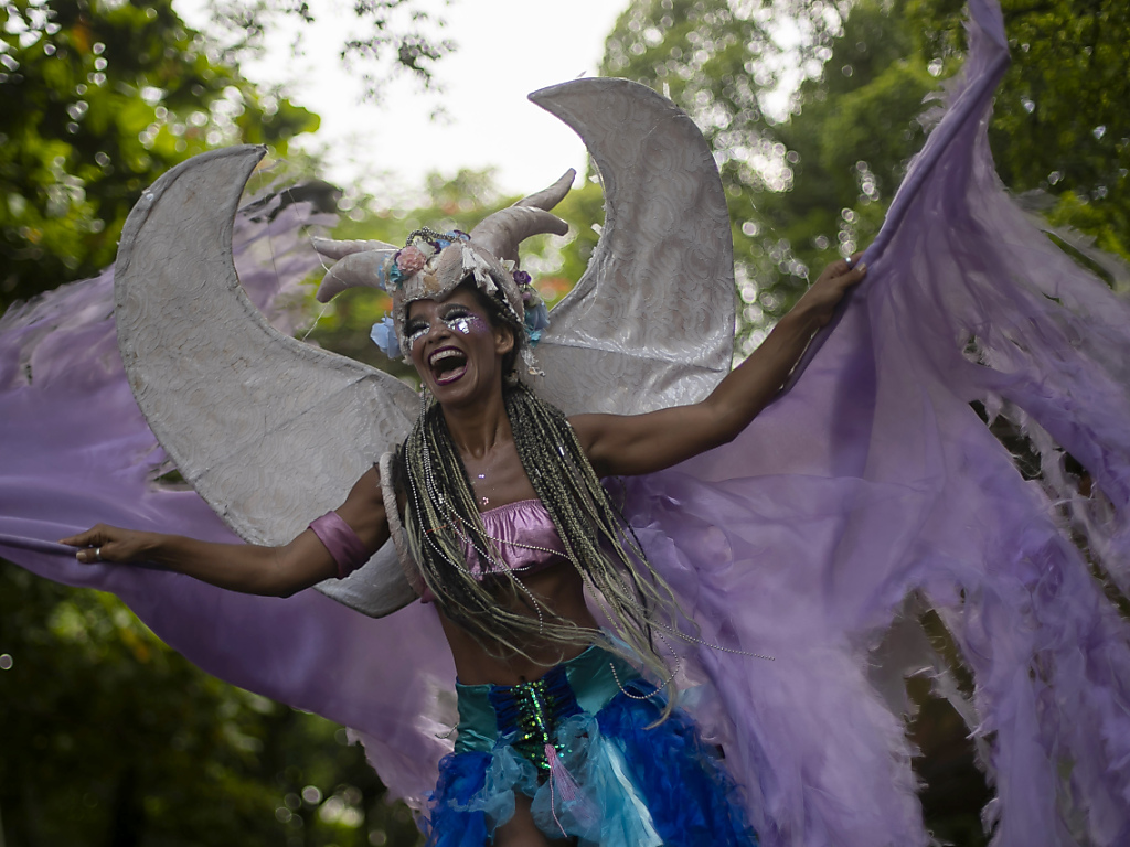 La pop star Harry Styles revient avec un album très intimiste | LFM la ...