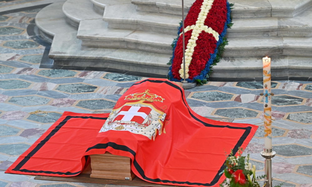 Des têtes couronnées aux funérailles de Victor Emmanuel de Savoie