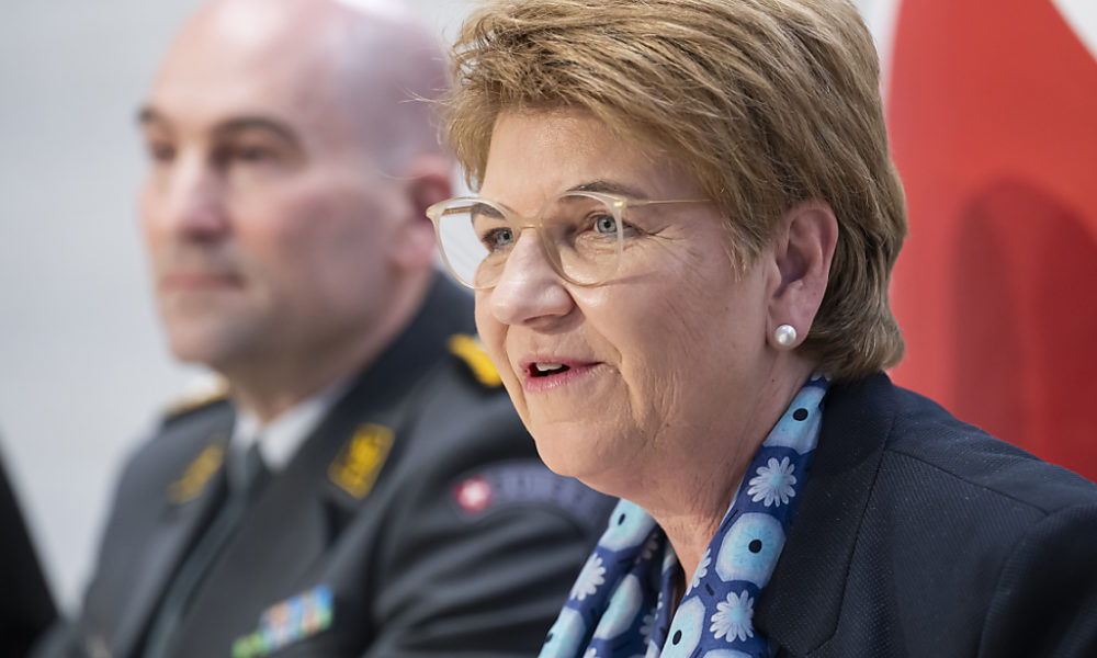 Viola Amherd: "Bien sûr, je tiens au chef de l'armée Süssli" | LFM la radio