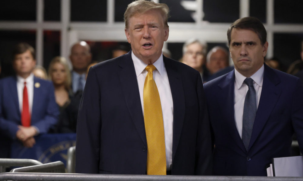 Trump renonce à témoigner à son procès, où les débats s'achèvent ...