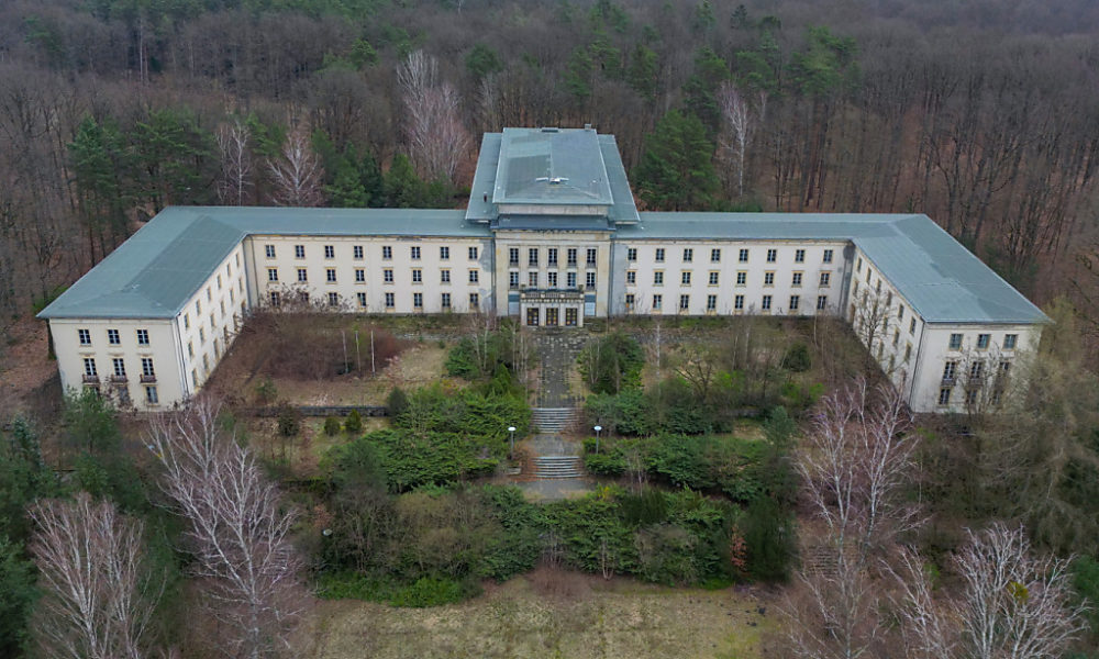 La ville de Berlin prête à offrir l'ancienne villa de Goebbels | LFM la ...
