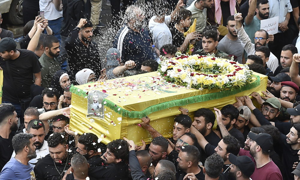 Liban: Israël bombarde le Hezbollah, ébranlé par les explosions | LFM ...