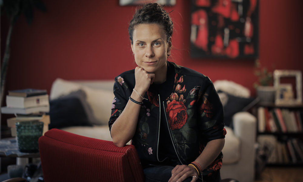 Phanee de Pool sort un livre en forme de libération | LFM la radio