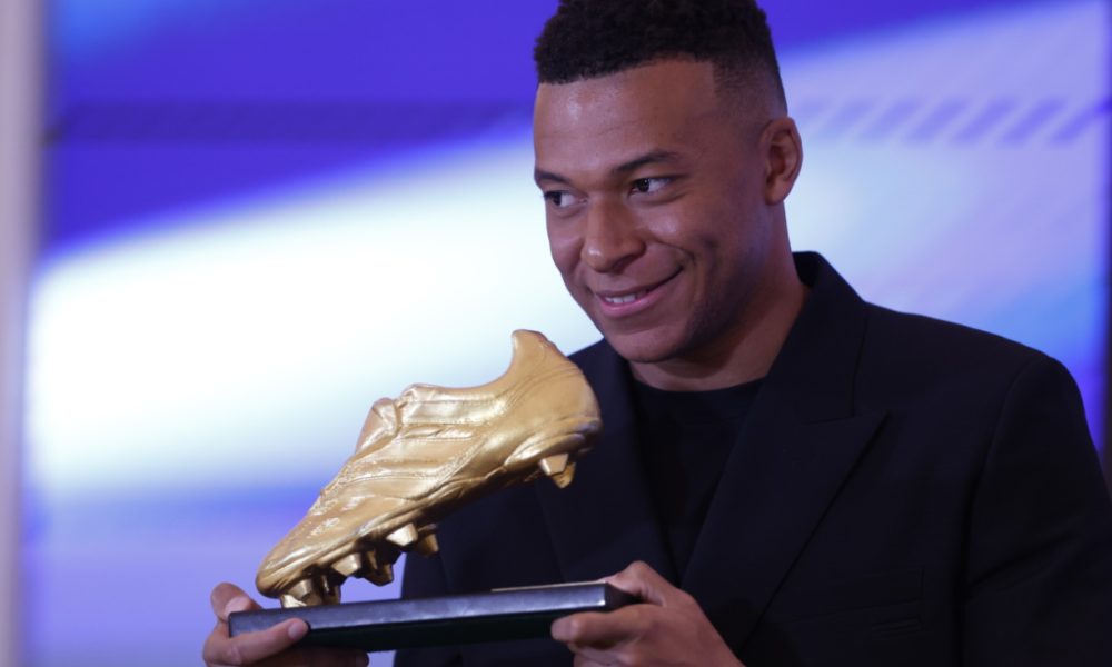 Mbappé reçoit son premier Soulier d'Or européen | LFM la radio