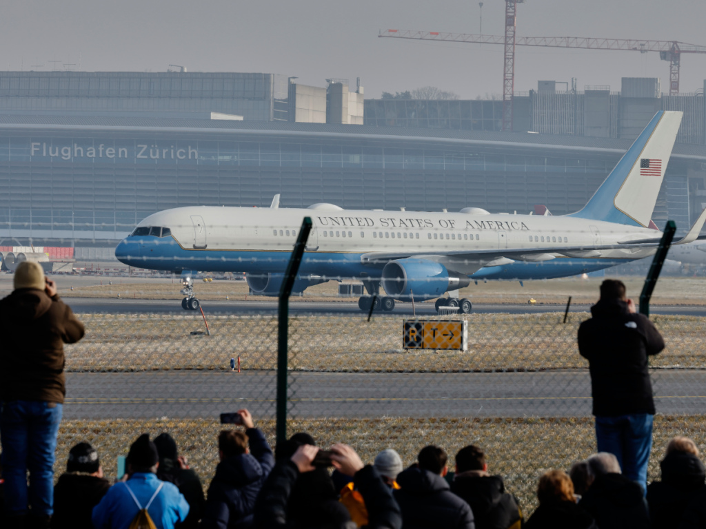 Le président américain Donald Trump arrivé en Suisse | LFM la radio