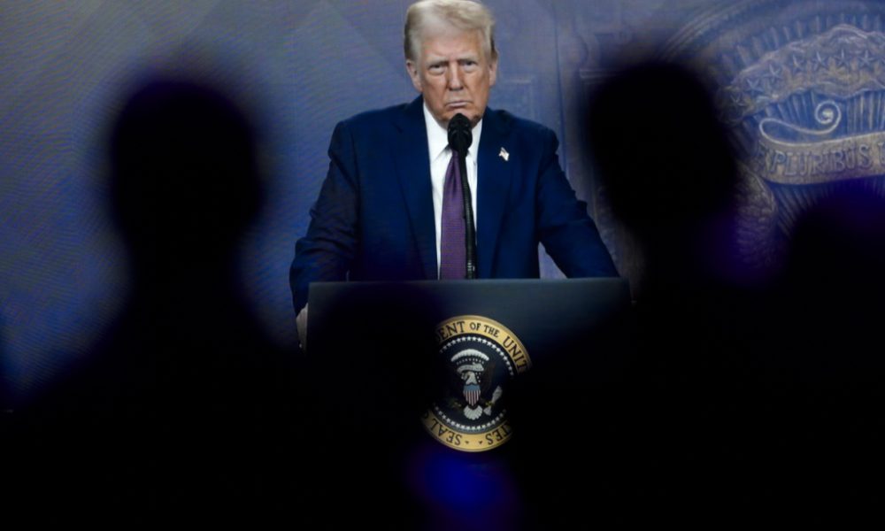 Donald Trump se rendra bien au WEF à Davos la semaine prochaine | LFM ...