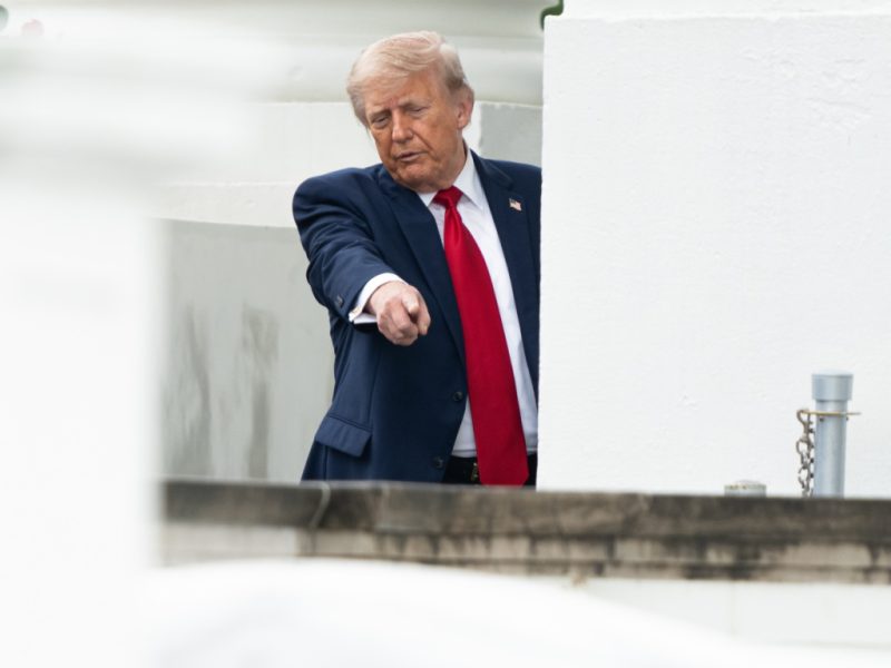 Le redécoupage électoral voulu par Trump freiné dans deux Etats | LFM ...