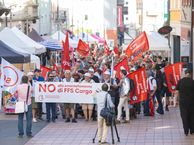 Manifestation à Chiasso contre le "démantèlement" de CFF Cargo | LFM la ...