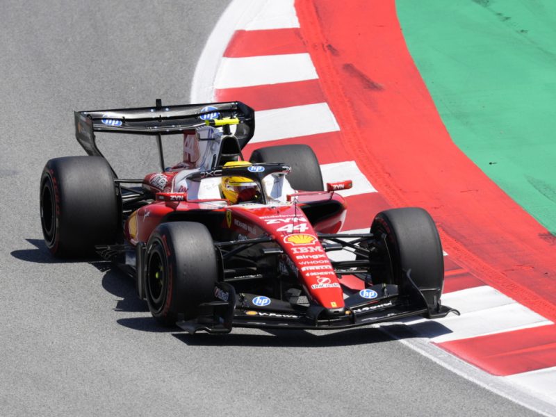 F1: Hamilton gagne enfin au volant d'une Ferrari | LFM la radio